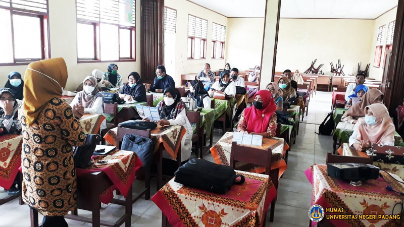 Dosen Magister PIPS Pascasarjana UNP Berikan Pelatihan pada Guru Bidang ... Dosen Magister PIPS Pascasarjana UNP Berikan Pelatihan pada Guru Bidang ...