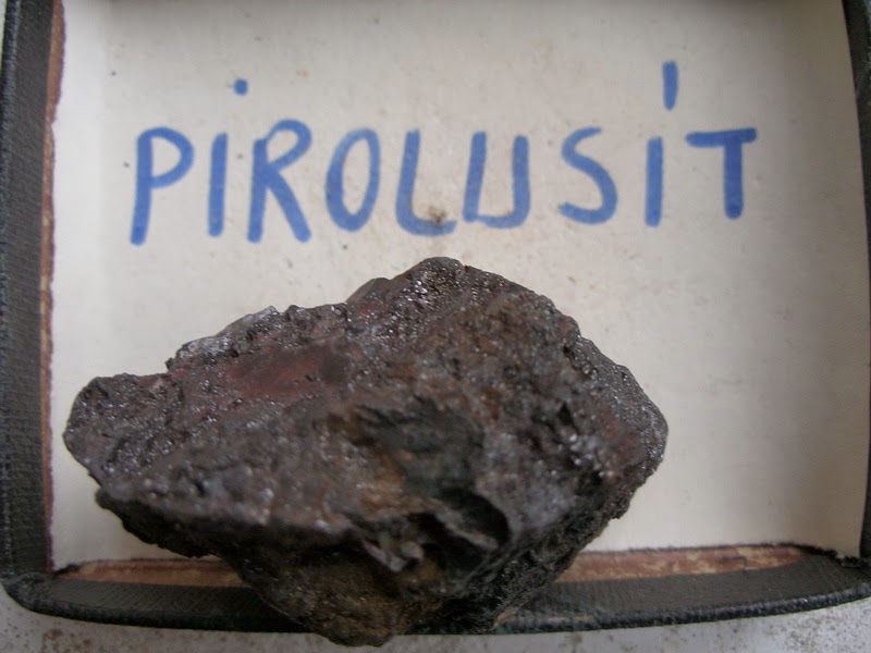 Jeoloji Mühendisliği Mineraloji Laboratuarı: Mineraller