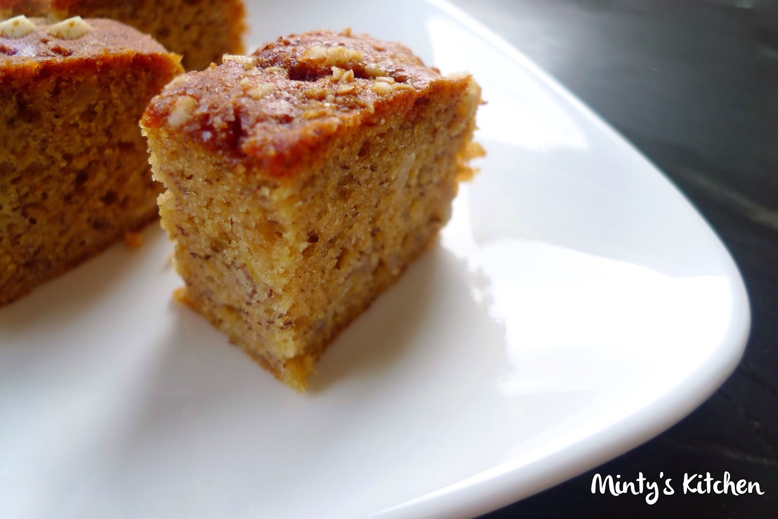 Minty's Kitchen: Banana-Macadamia Sponge Cake