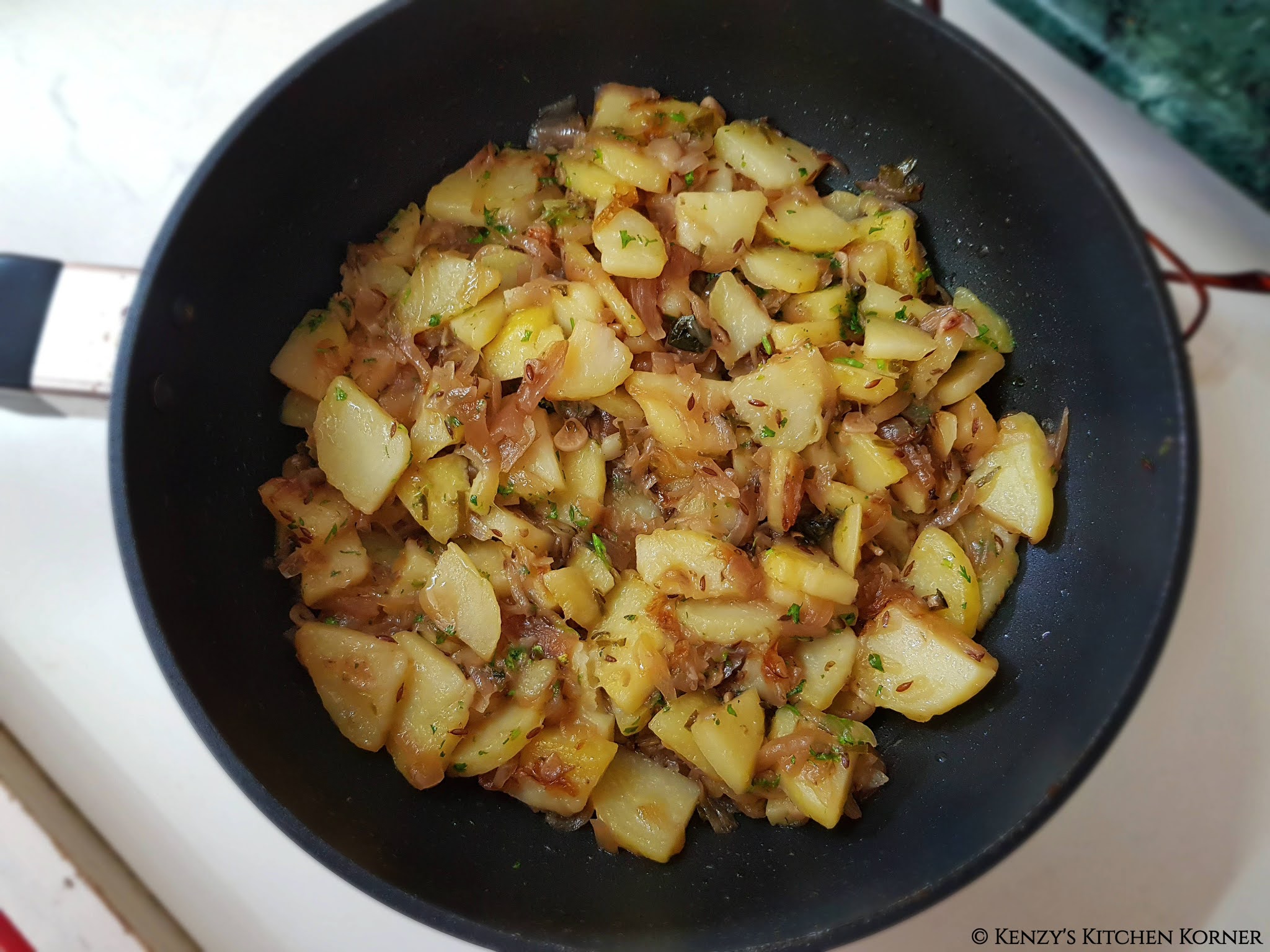 Kenzy's Kitchen Korner... : Parsi Style Kharo Safed Papeto & Papeta Par Edu