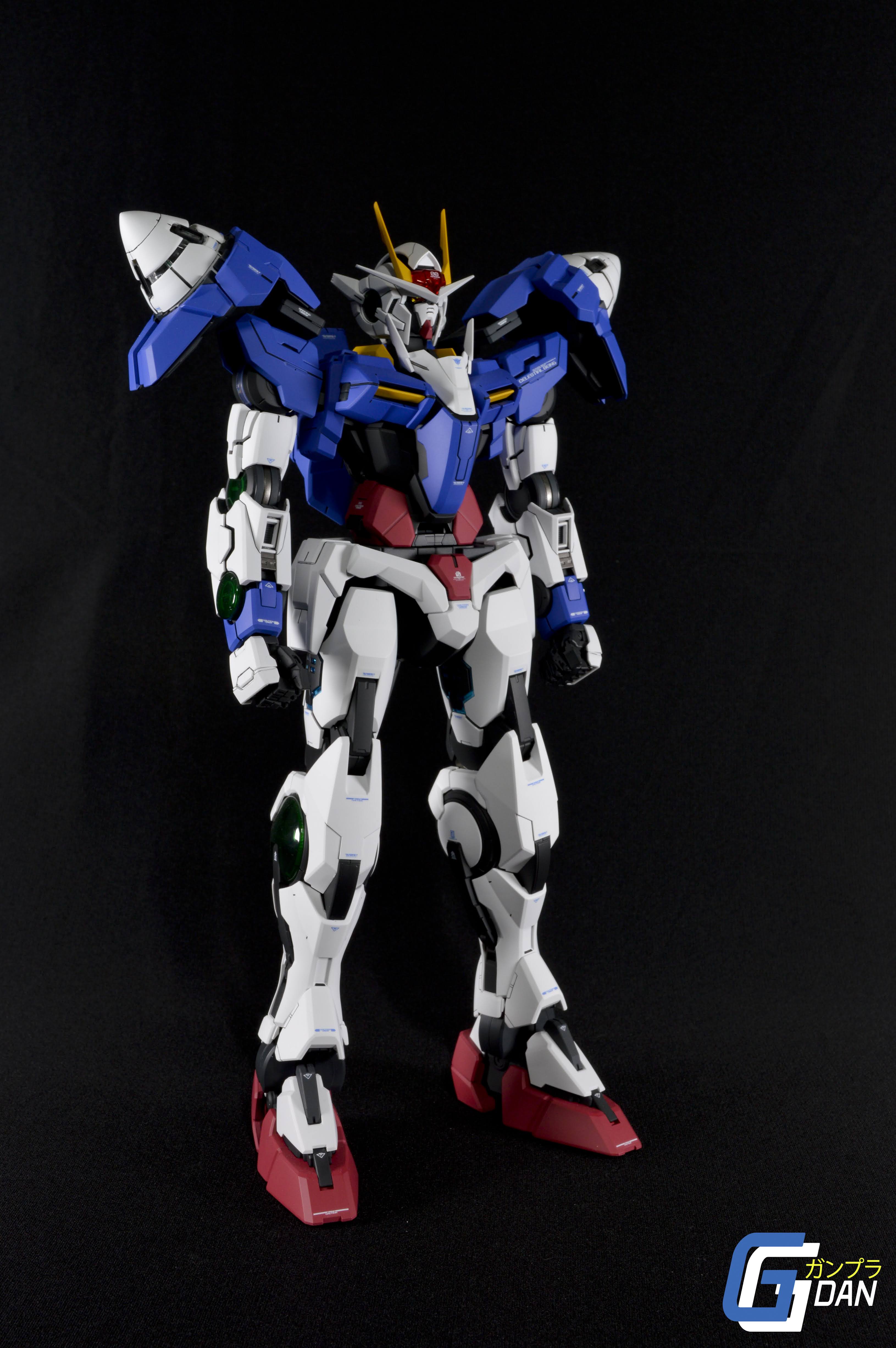 Perfect Grade Gundam 00 Raiser