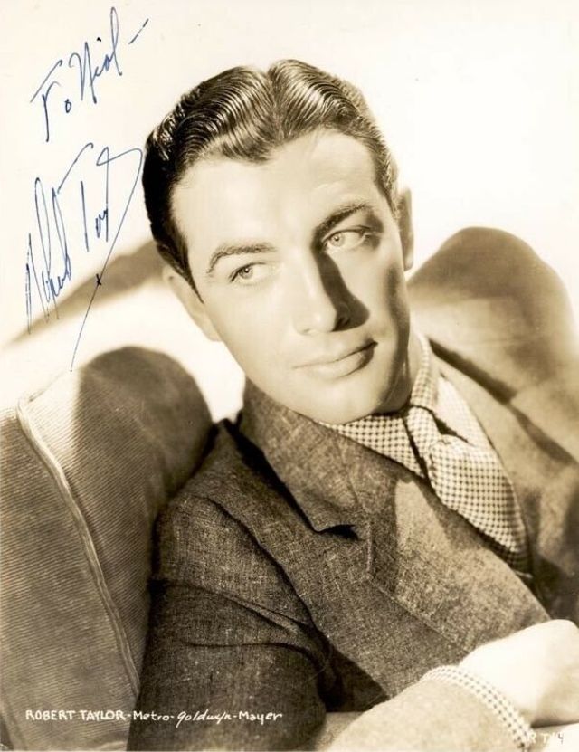 Fabulous Portrait Photos of a Young and Handsome Robert Taylor in the ...