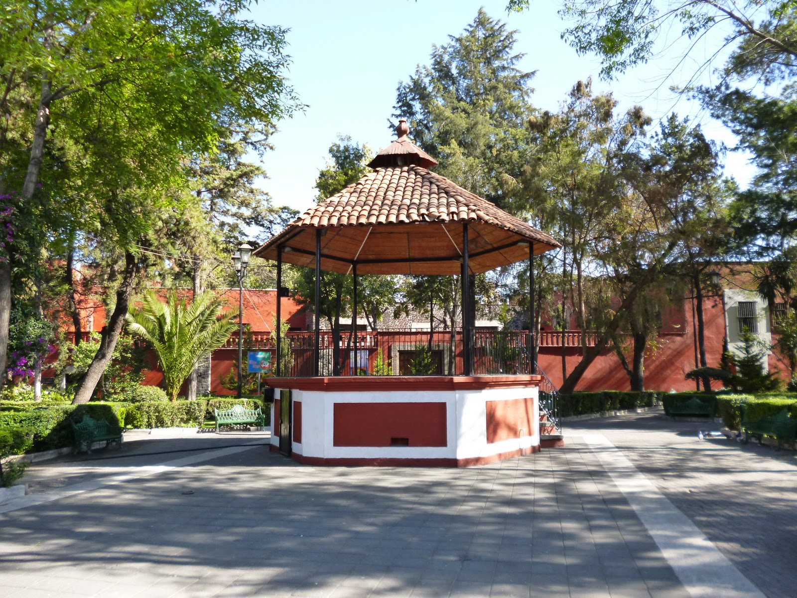 La Ciudad de México: Una CiudaDFantástica: Un Paseo por Mixcoac