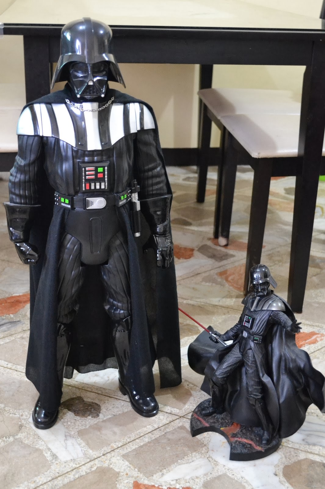 Steve's Toy Room: Jakks Pacific's 31" DARTH VADER