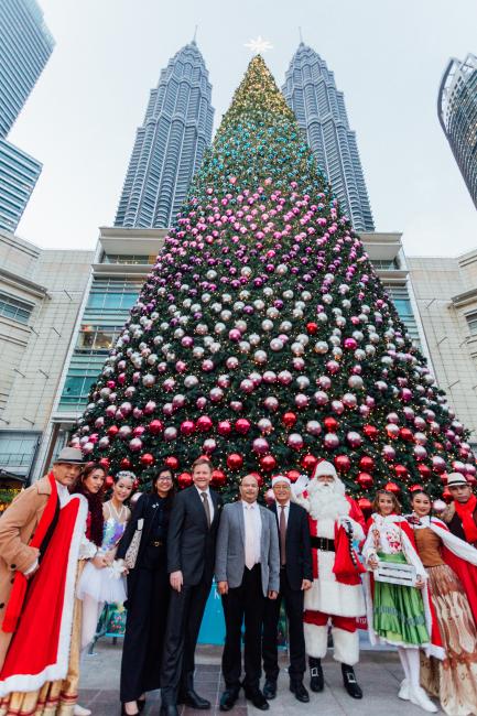 KEAJAIBAN “CHRISTMAS WONDERS IN WHITE” DI SURIA KLCC