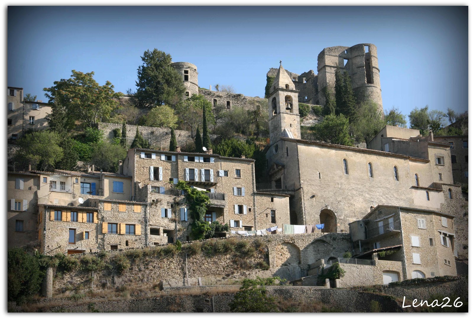 Balades en Drôme-Ardèche: Montbrun les Bains (Drôme)