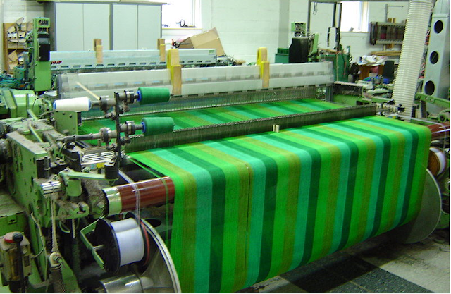 Types of weaving machine according to weft insertion mechanism