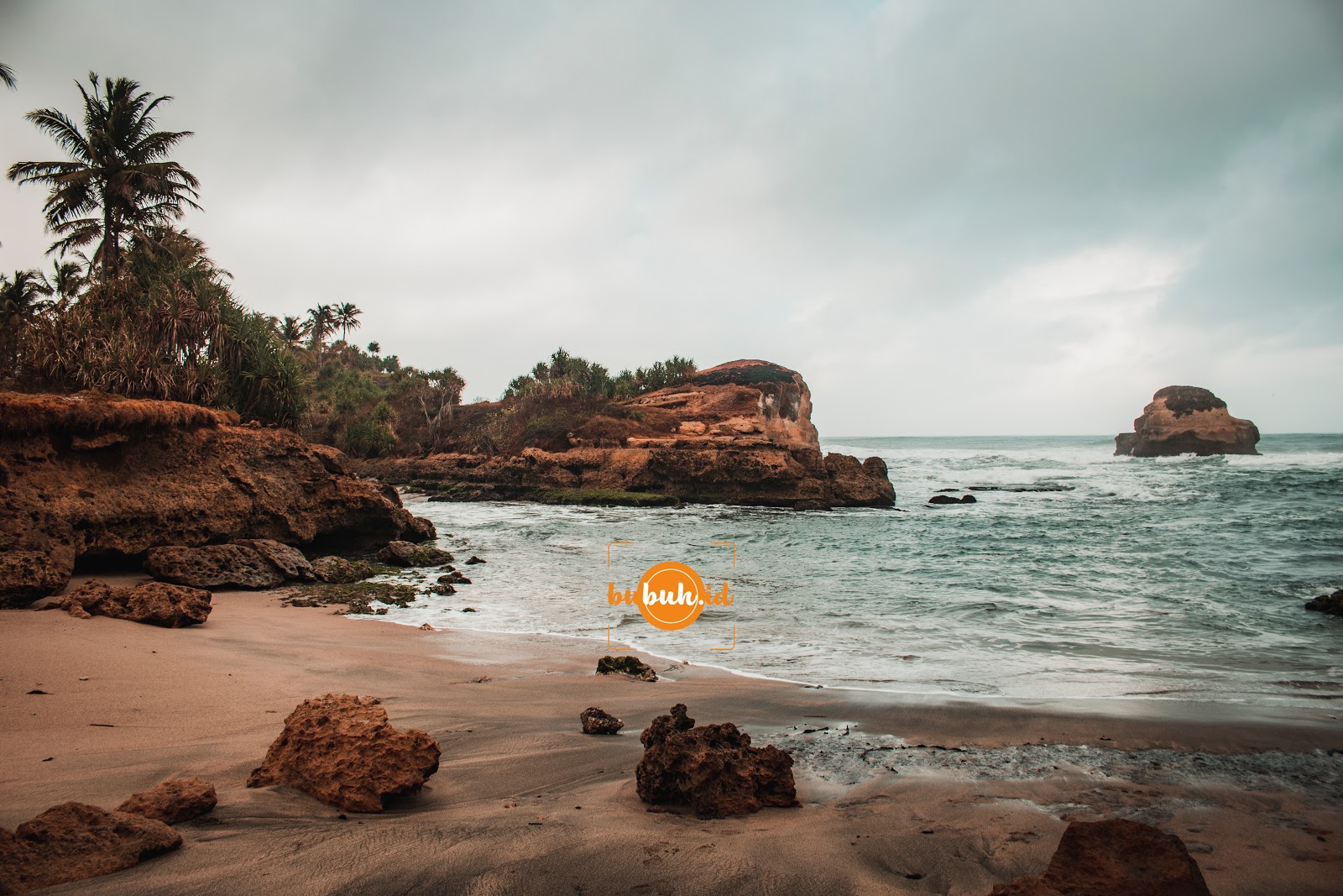 Mengunjungi Pantai Goa Walet - Pantai dengan Goa Menarik dari Surade ...