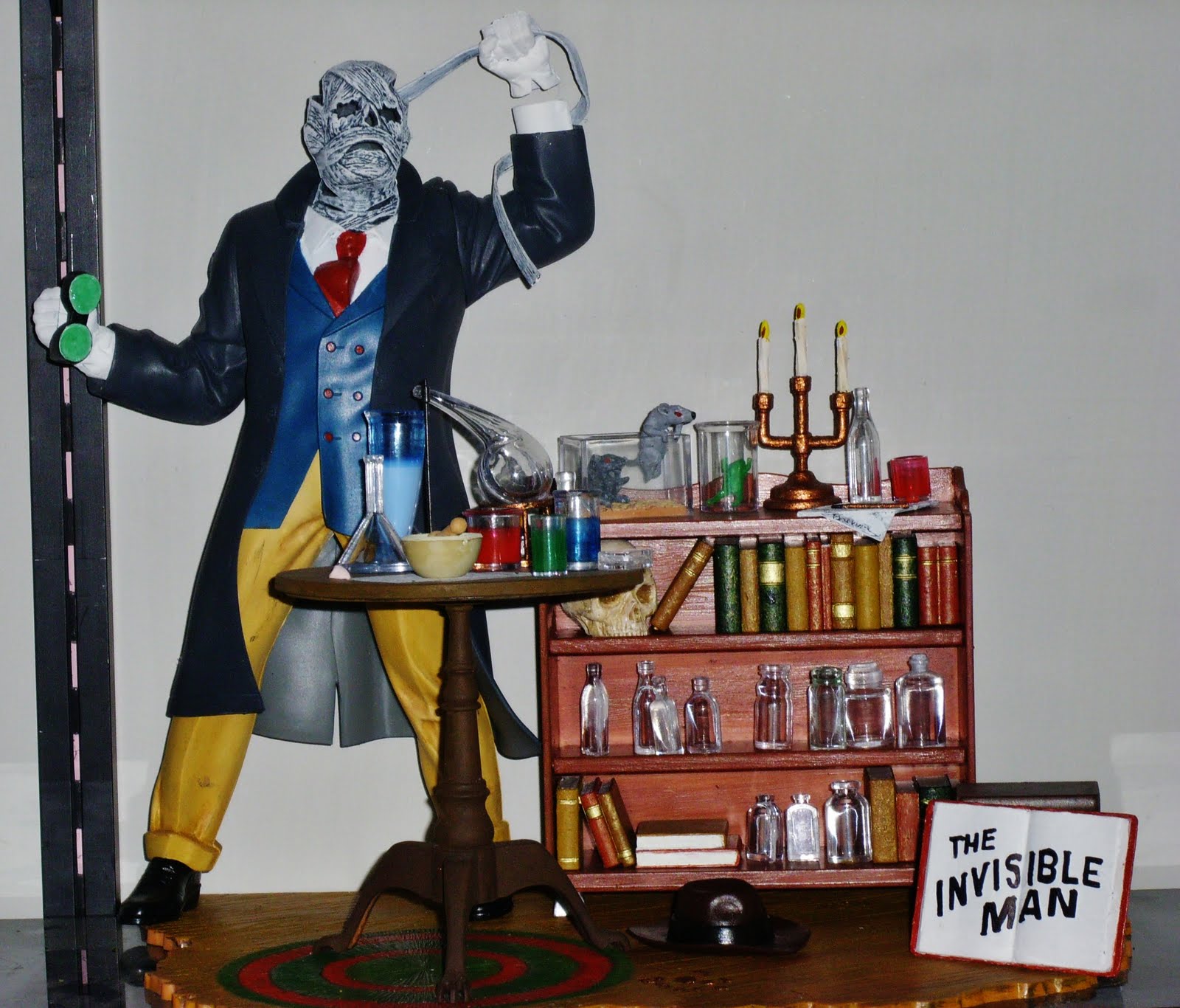 MONSTRUOS Y COLECCIONABLES: The Invisible Man,Moebius Model Kit