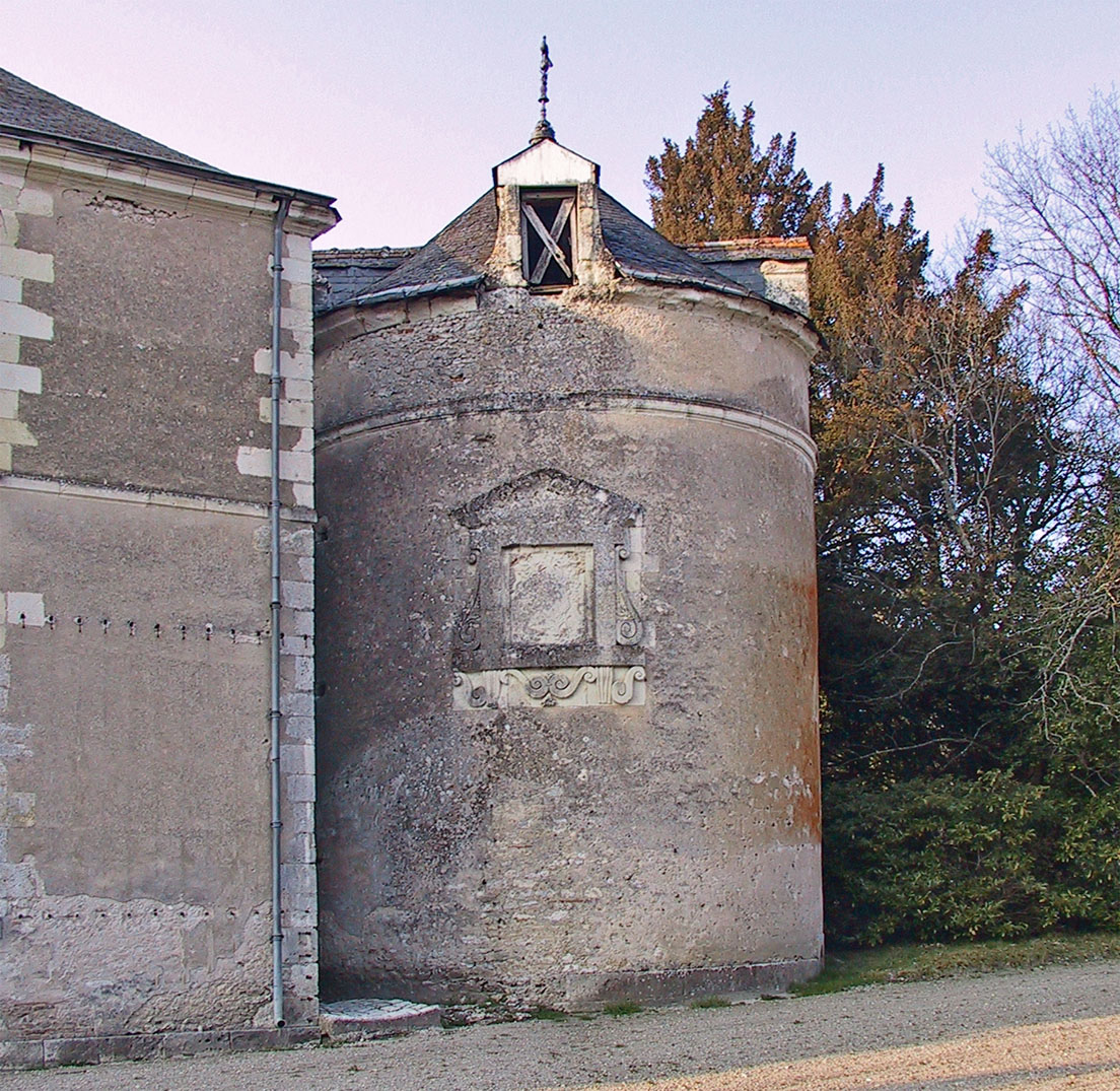 Living the life in Saint-Aignan: Colombier, pigeonnier