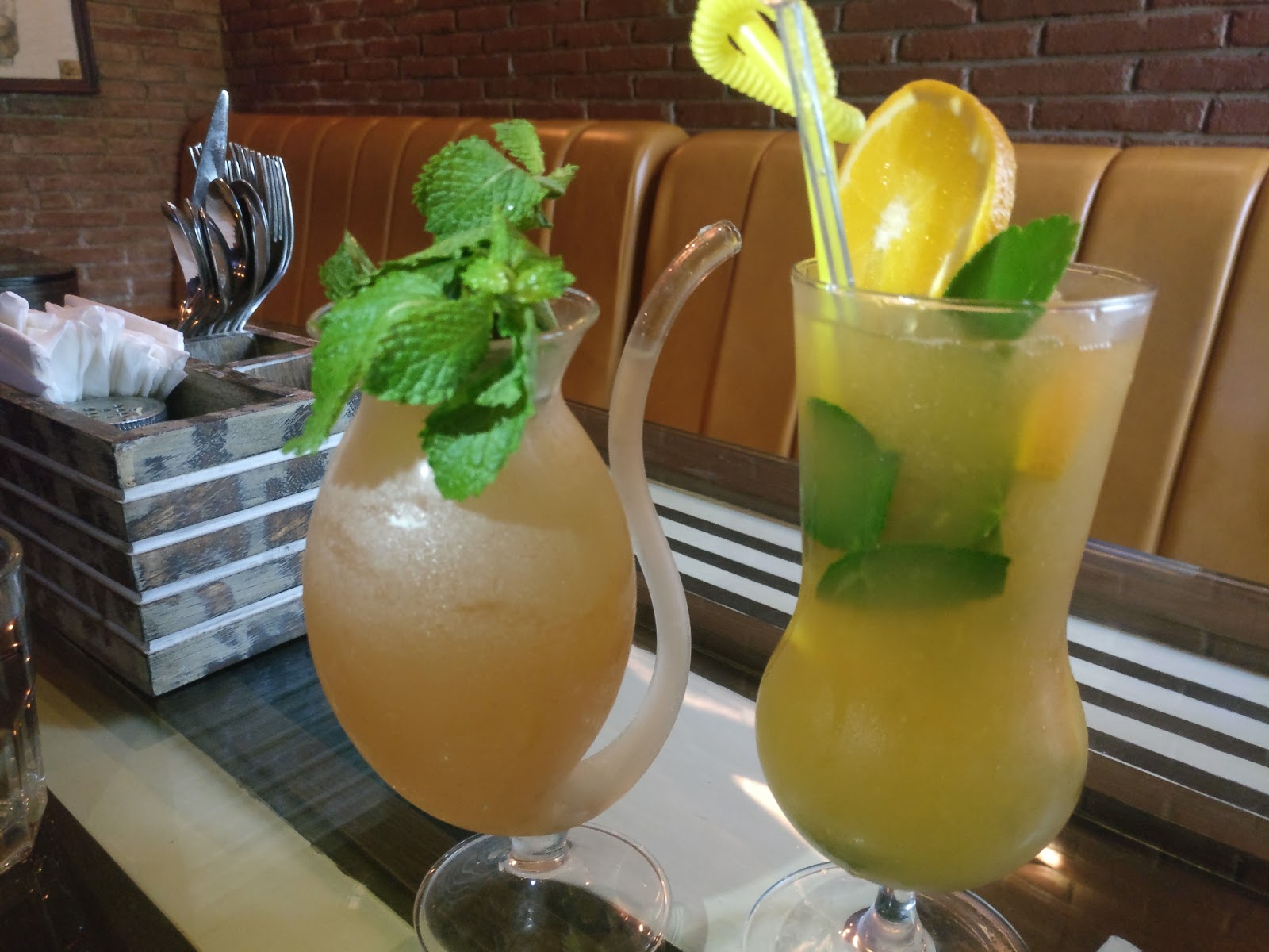 FOOD &TRAVEL RAZZMATAZZ: DARZI KITCHEN & BAR in CP is a multi cusine ...