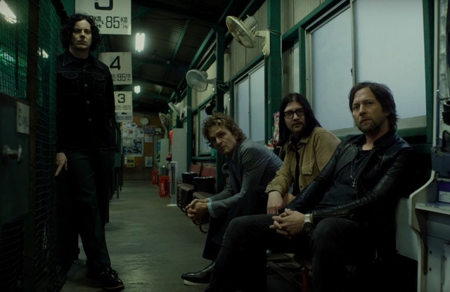 Tribeca Sessions: VOLUME ONE 504: HELP US STRANGER (THE RACONTEURS)