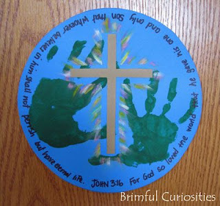 John 3:16 craft. Love this idea. The green hands on the blue circle s