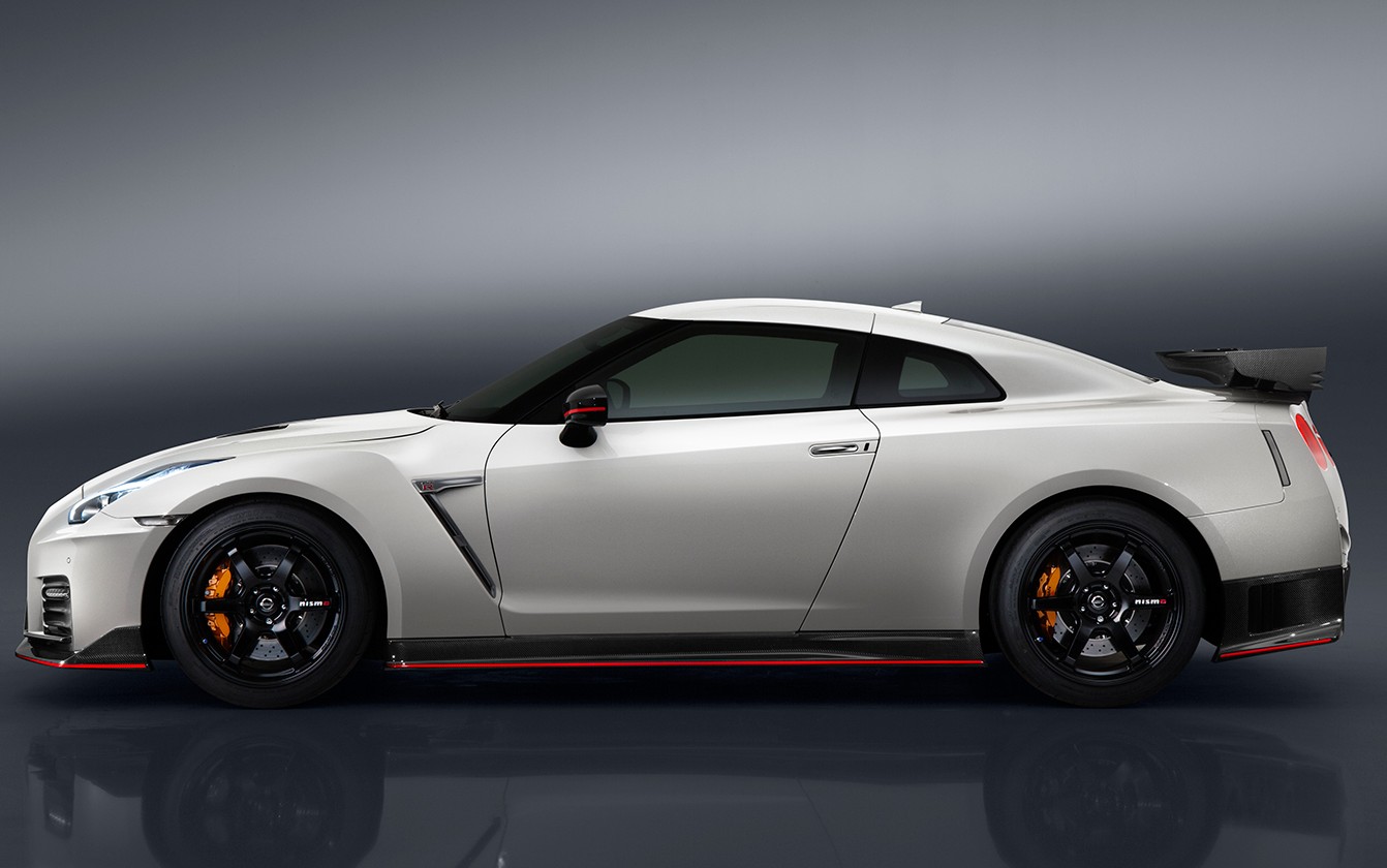 NISMO GT-R Versus Mercy AMG GTR... - LAPAK MOBIL DAN MOTOR BEKAS