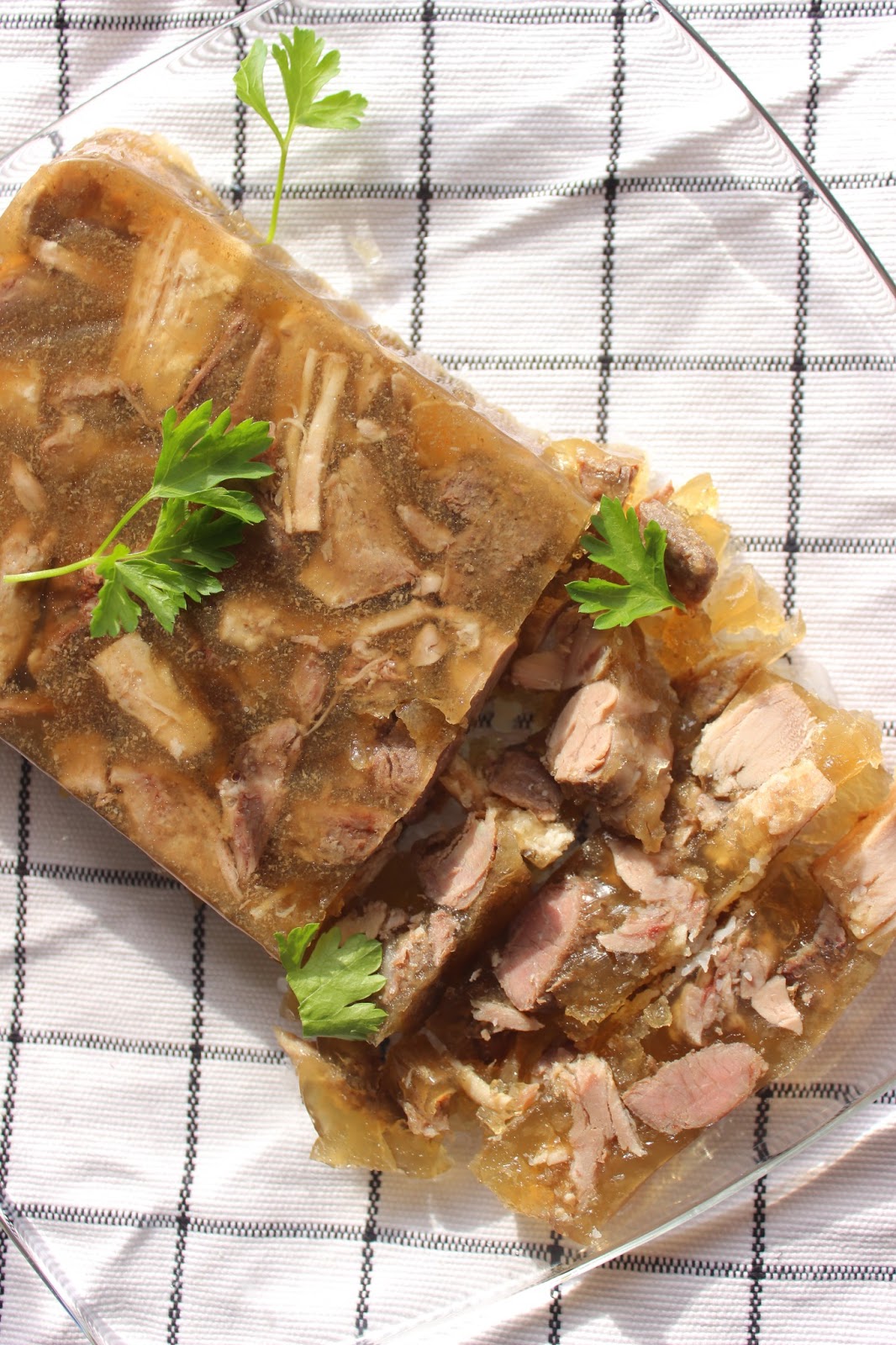 Kärähtäneet: Lihahyytelöä pää ja sorkat -projektista