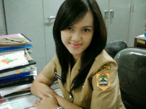 Foto-Foto Wanita Cantik yang Hebohkan Media Sosial - CB Magazine