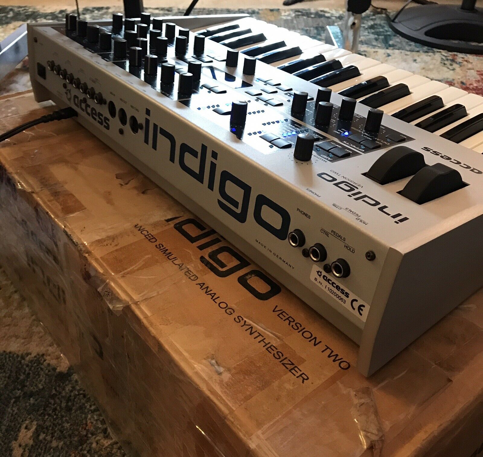 MATRIXSYNTH: Access Virus C Indigo 2 Keyboard Synthesizer SN 10200063 w ...
