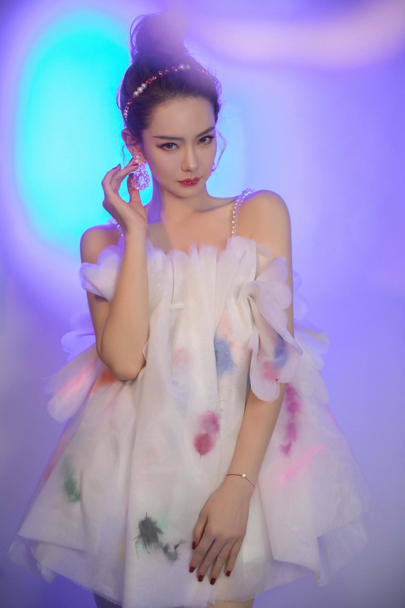 Qi Wei poses for photo shoot - China Underground