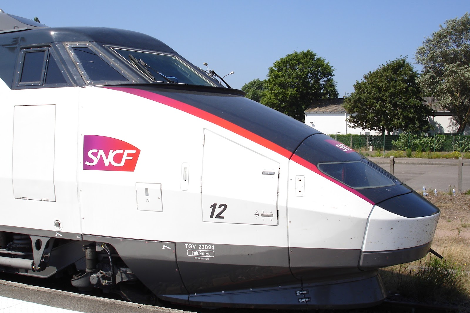 LA PASSION DU TRAIN: TGV rame 12 à Calais Ville