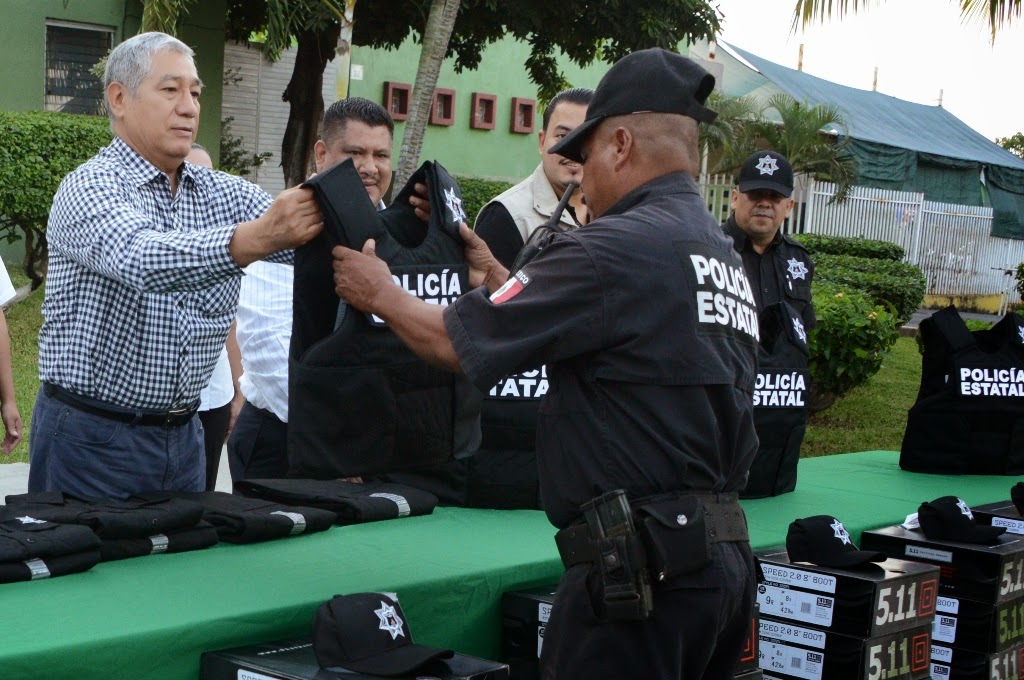 Blog del Alacran: Entrega SSP equipo táctico y tecnológico a elementos ...