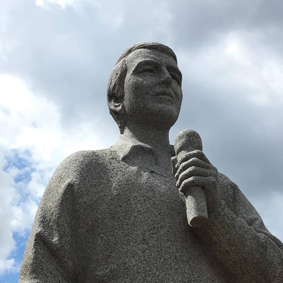 Christmas TV History: Perry Como Statue: Canonsburg, PA