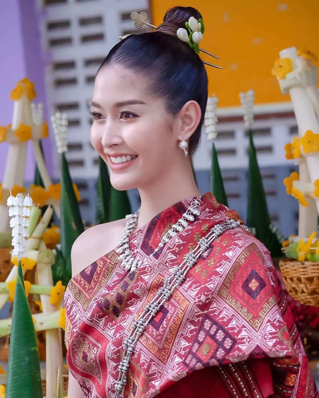 Rock Kwanlada – Most Beautiful Transgender in Thailand Traditional Dress – Thai Transgender