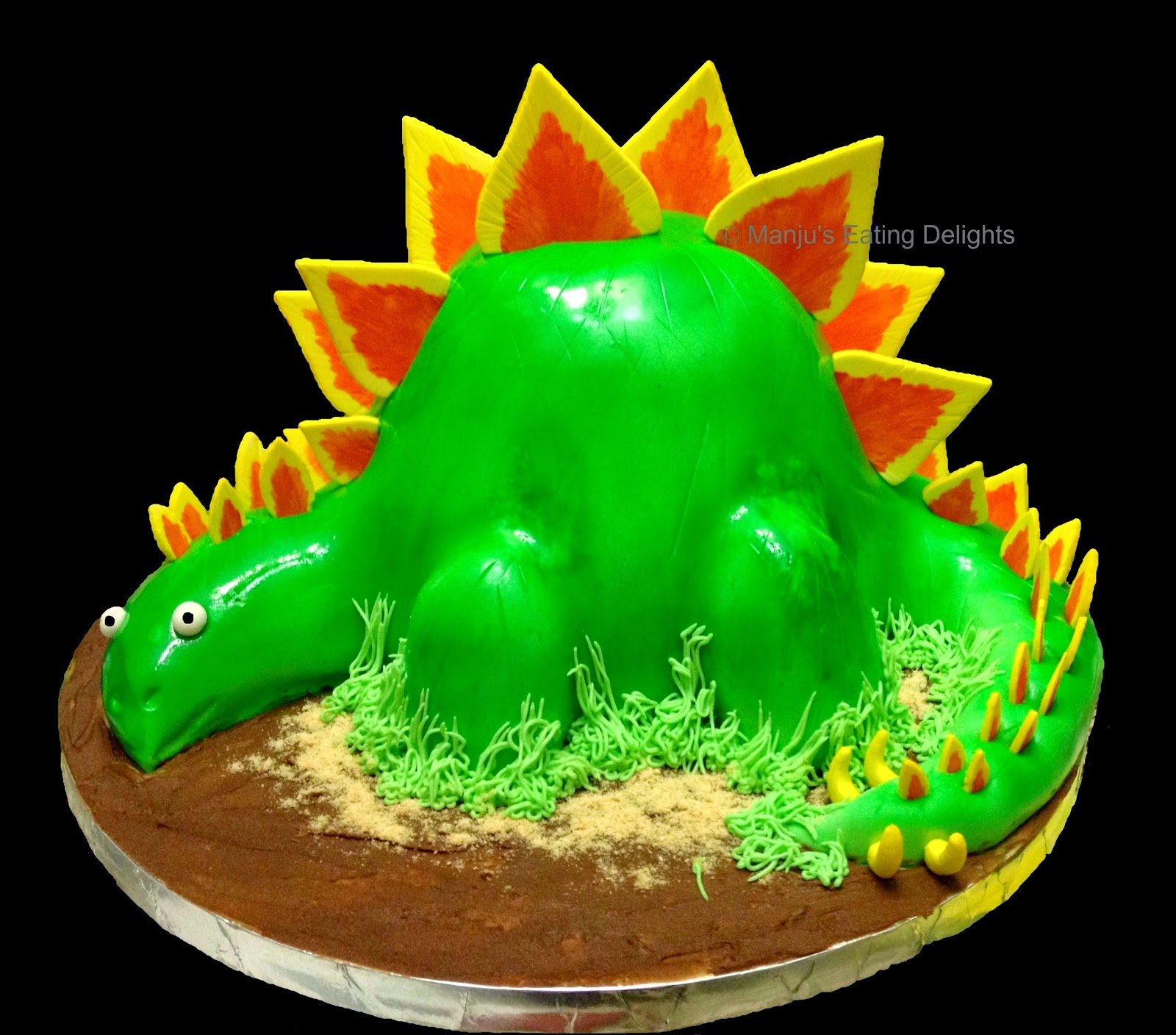 Manju's Eating Delights: Dinosaur Cake - a simple tutorial