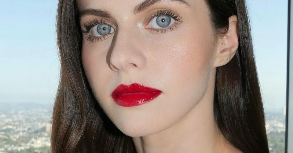 DC COMICS AND ARROWVERSE : Alexandra Daddario Insta Make Up Video 2021