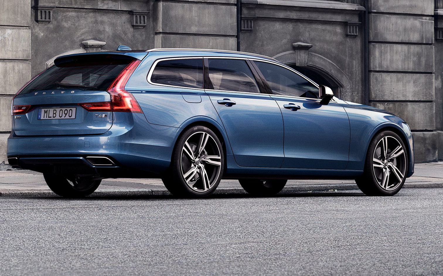 Volvo S90 e V90 R-Design são mostrados na Europa - fotos
