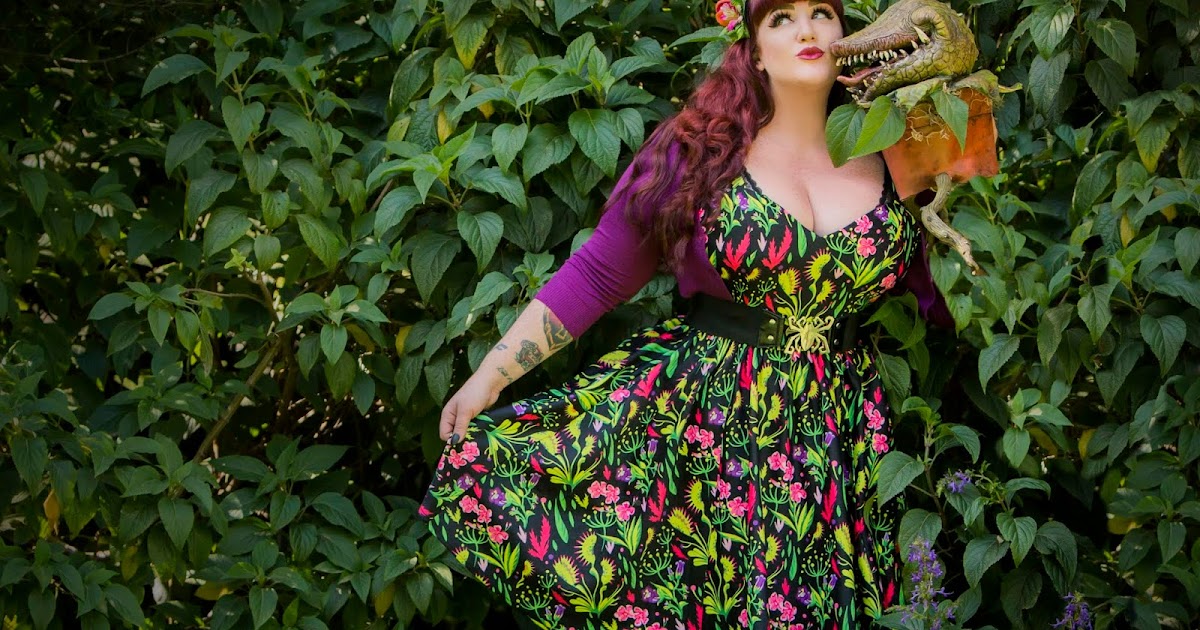 Curves to Kill...: Deadly Beauties