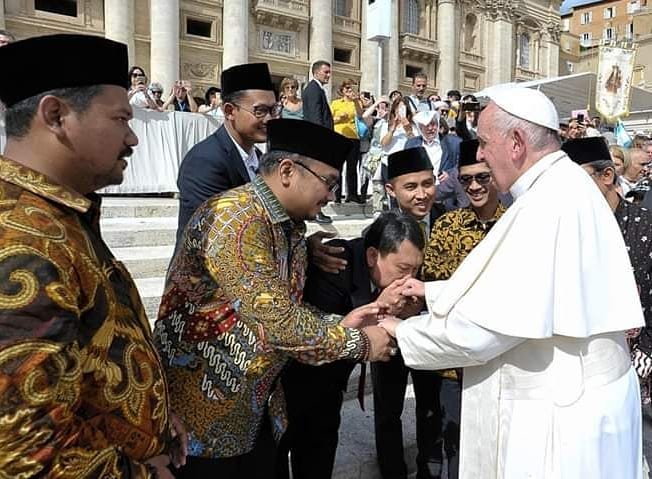 Usai Sungkem ke Gibran, Beredar Foto Gus Yaqut dan Sejumlah Tokoh NU ... Usai Sungkem ke Gibran, Beredar Foto Gus Yaqut dan Sejumlah Tokoh NU ...