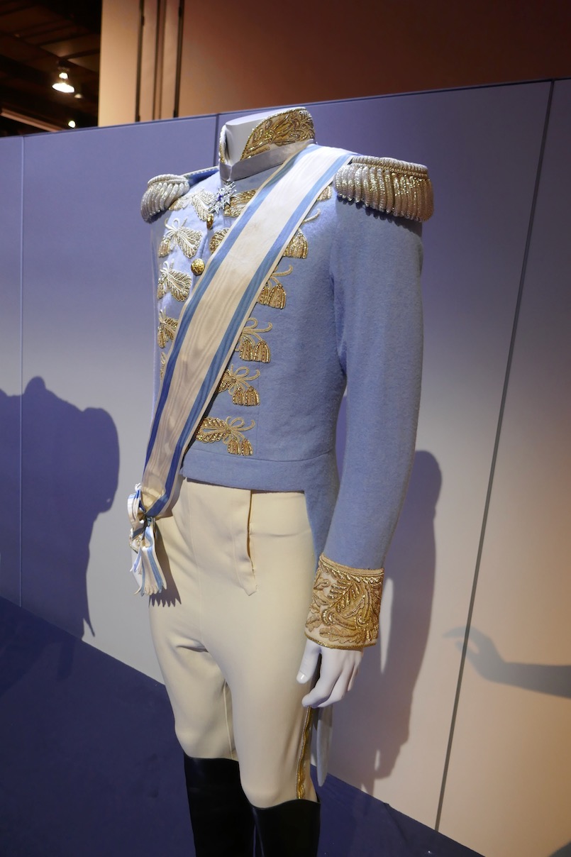 Hollywood Movie Costumes and Props: Richard Madden's Prince Charming ...