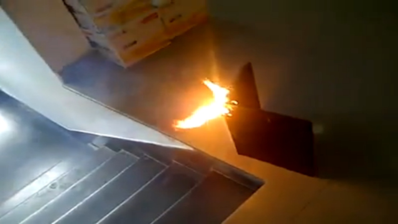 Buzz l'Actu !: Un ordinateur portable explose- PC explosion