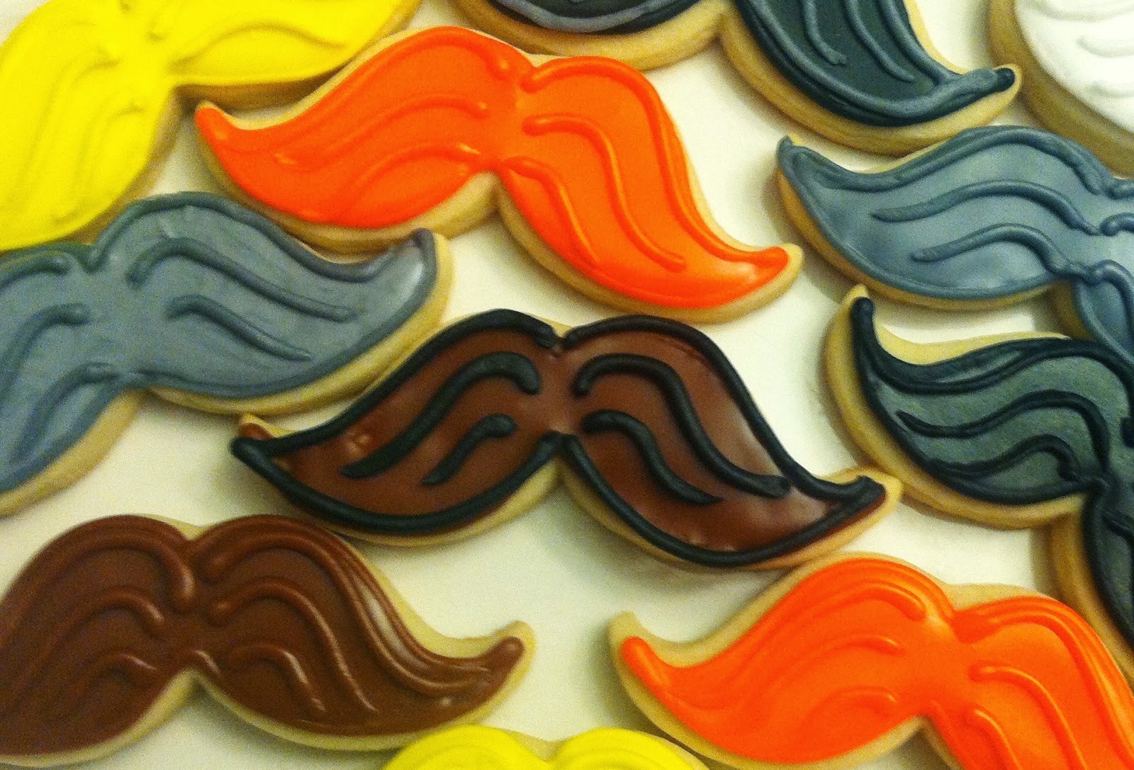Lola Pearl Bake Shoppe: Mustache Cookies // Movember Madness