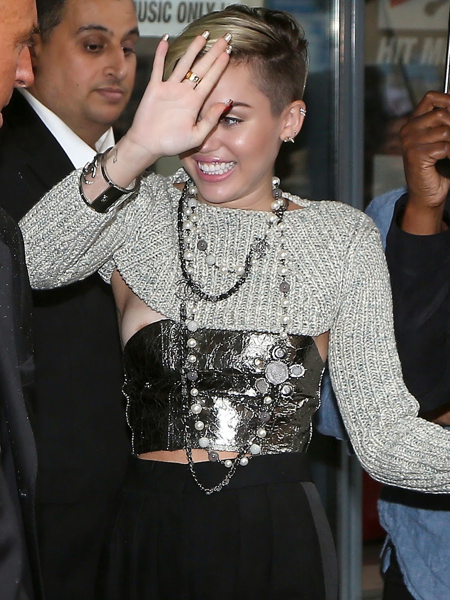 Miley Cyrus Near Nip Slip Paparazzi Oops Paparazzi Oops