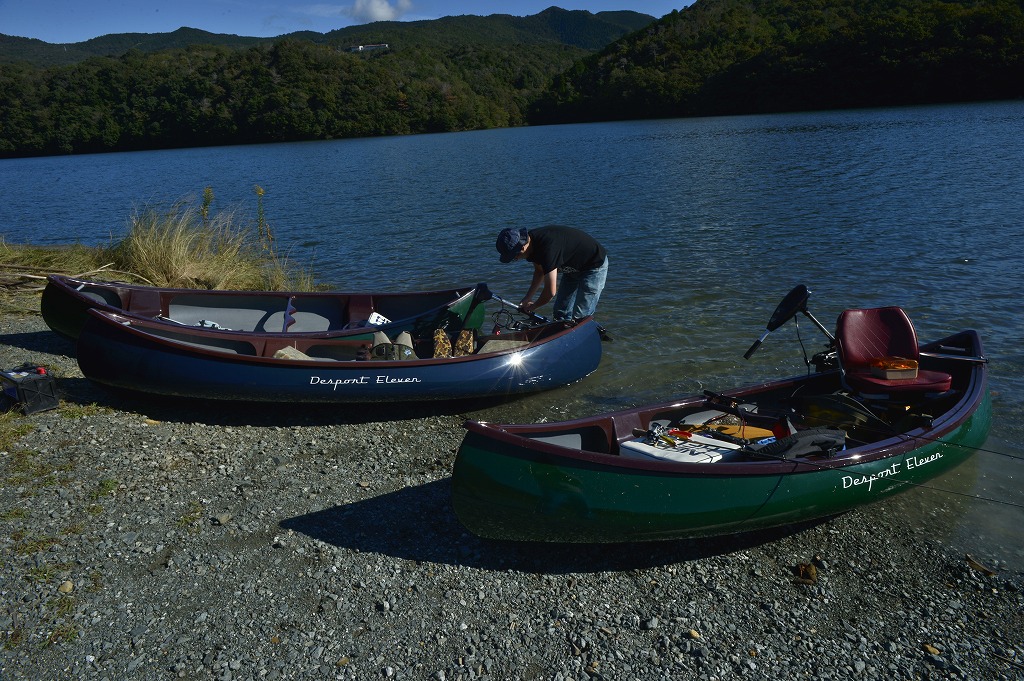 comfortable table: Retrom Canoe Meeting