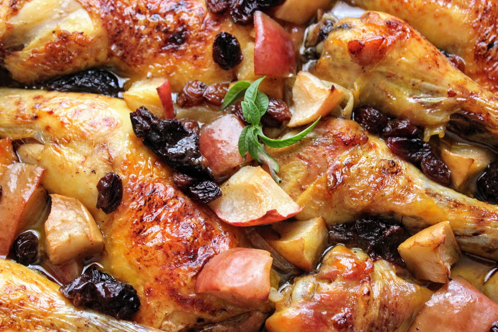 Pollo Antaño con Manzana, Pasas y Ciruelas - Cocinando con las Chachas