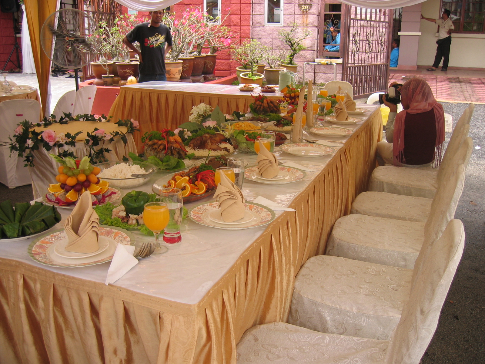 SAJIAN IBUNDA ENTERPRISE: HIDANGAN MEJA PENGANTIN