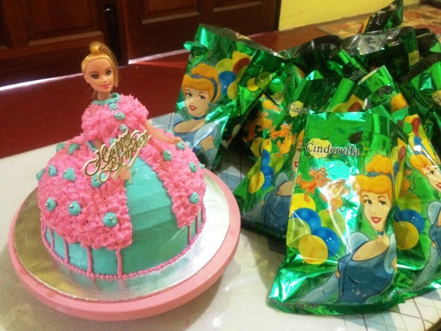 Izrin Bakery: Princess Kek + Cookies