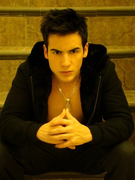 Teatro Blog PR: Nuestros Actores: Alexander Torres