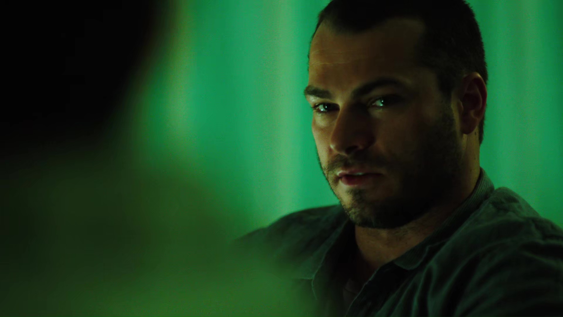 ausCAPS: Shawn Roberts shirtless in Motive 2-01 "Raw Deal"