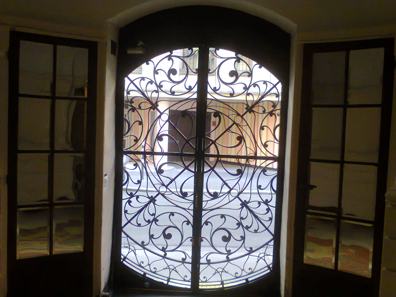 Paris-bise-art : Une porte circulaire - Addendum