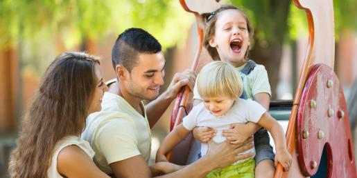 La sangre nos hace parientes pero la lealtad nos convierte en familia ...