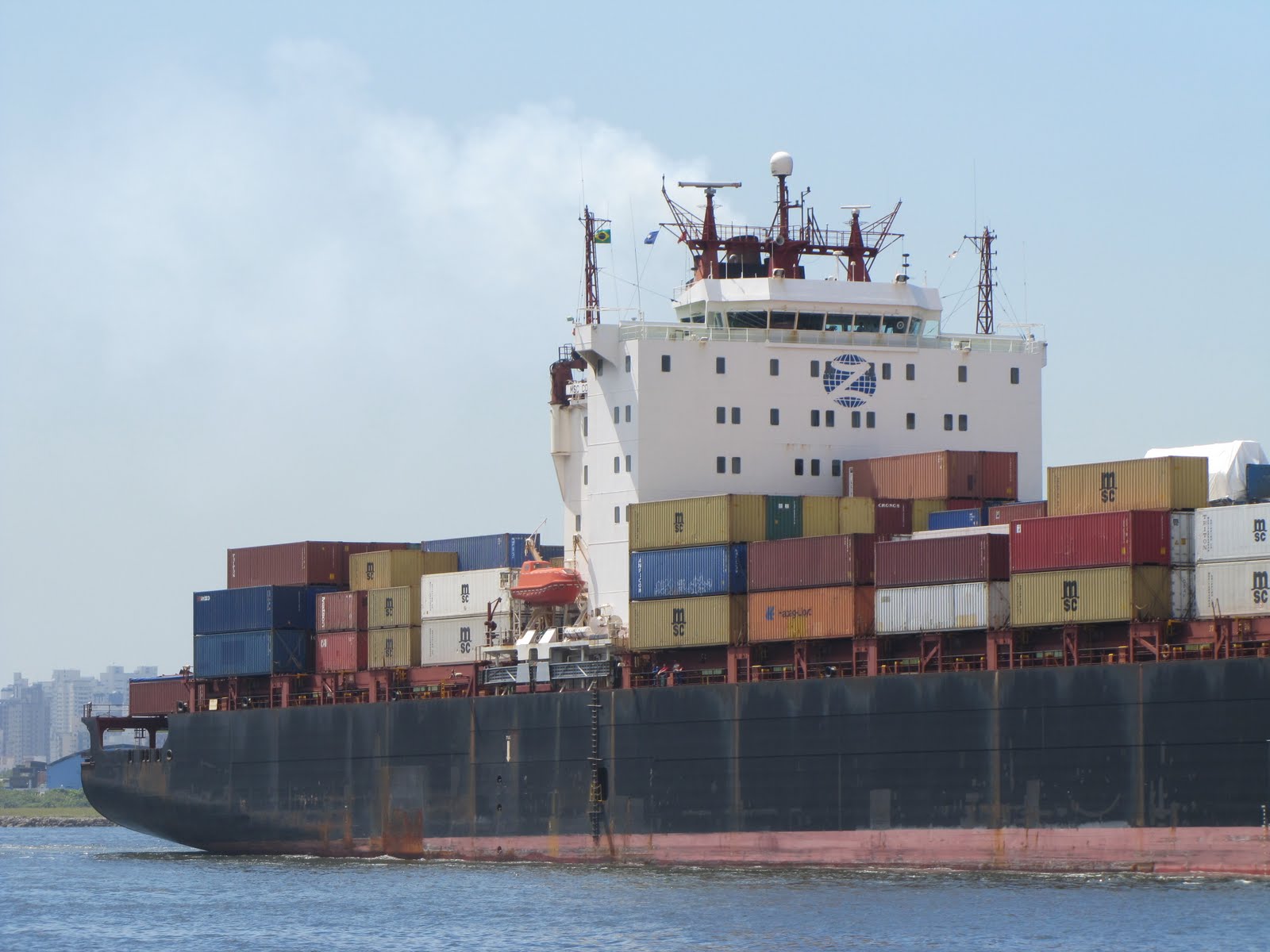 Navios em Santos: MSC Colombia