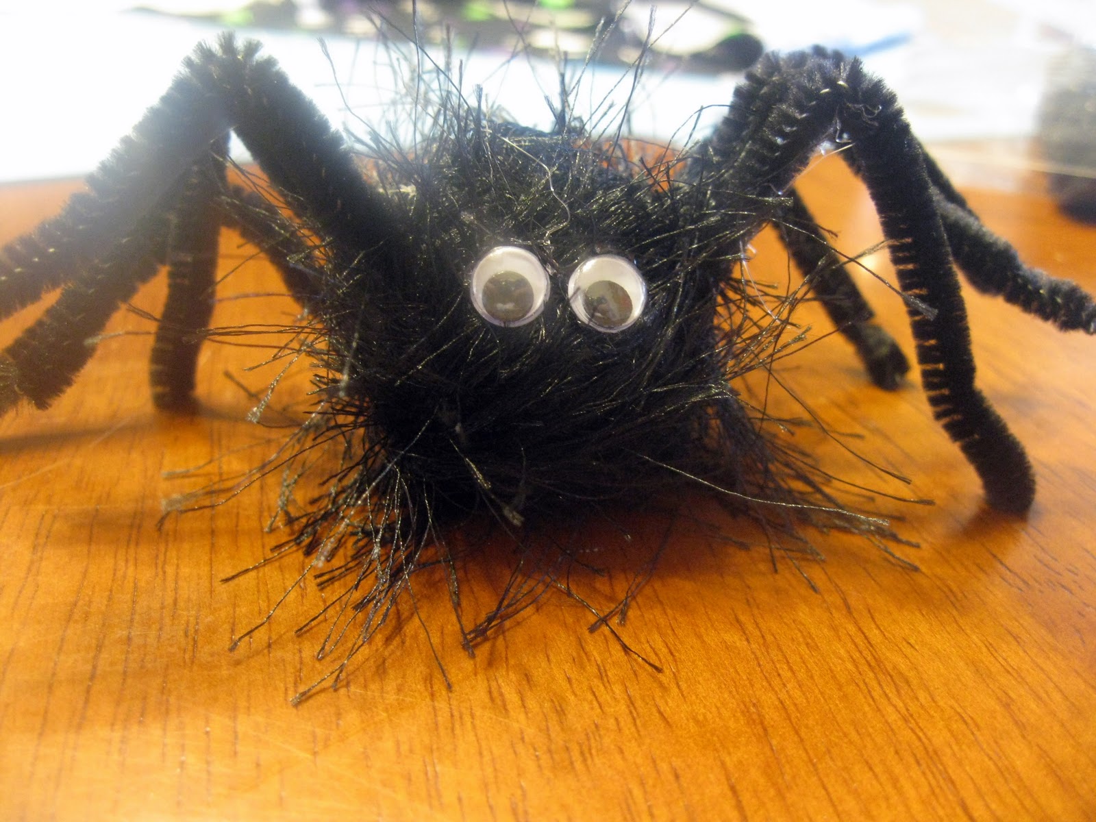 Mandi Being Crafty: DIY Spiders