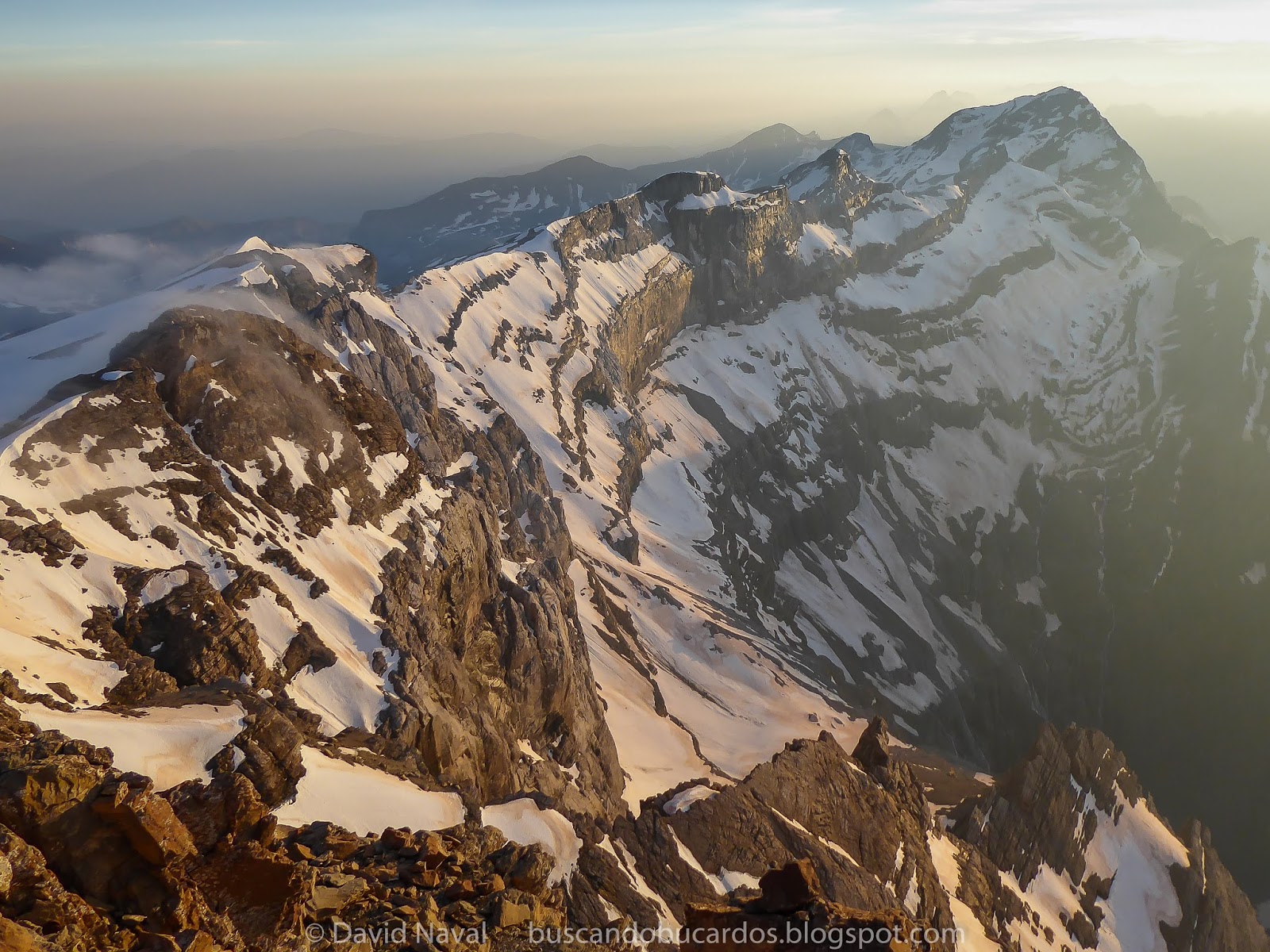 Una noche en el Marboré. Pico Marboré (3.248 m.), Torré de Marboré (3. ...