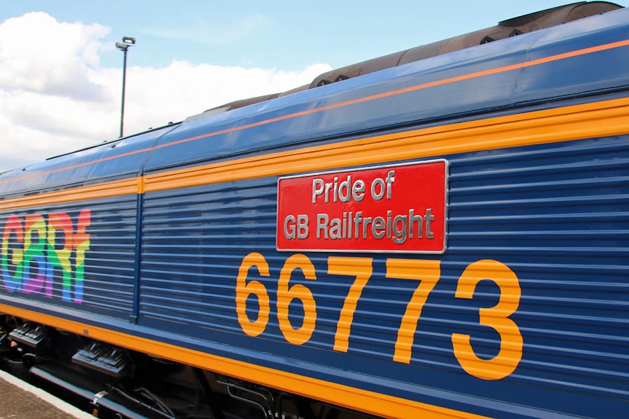 47s and other Classic Power at Southampton: 66773 named 'Pride of GB ...