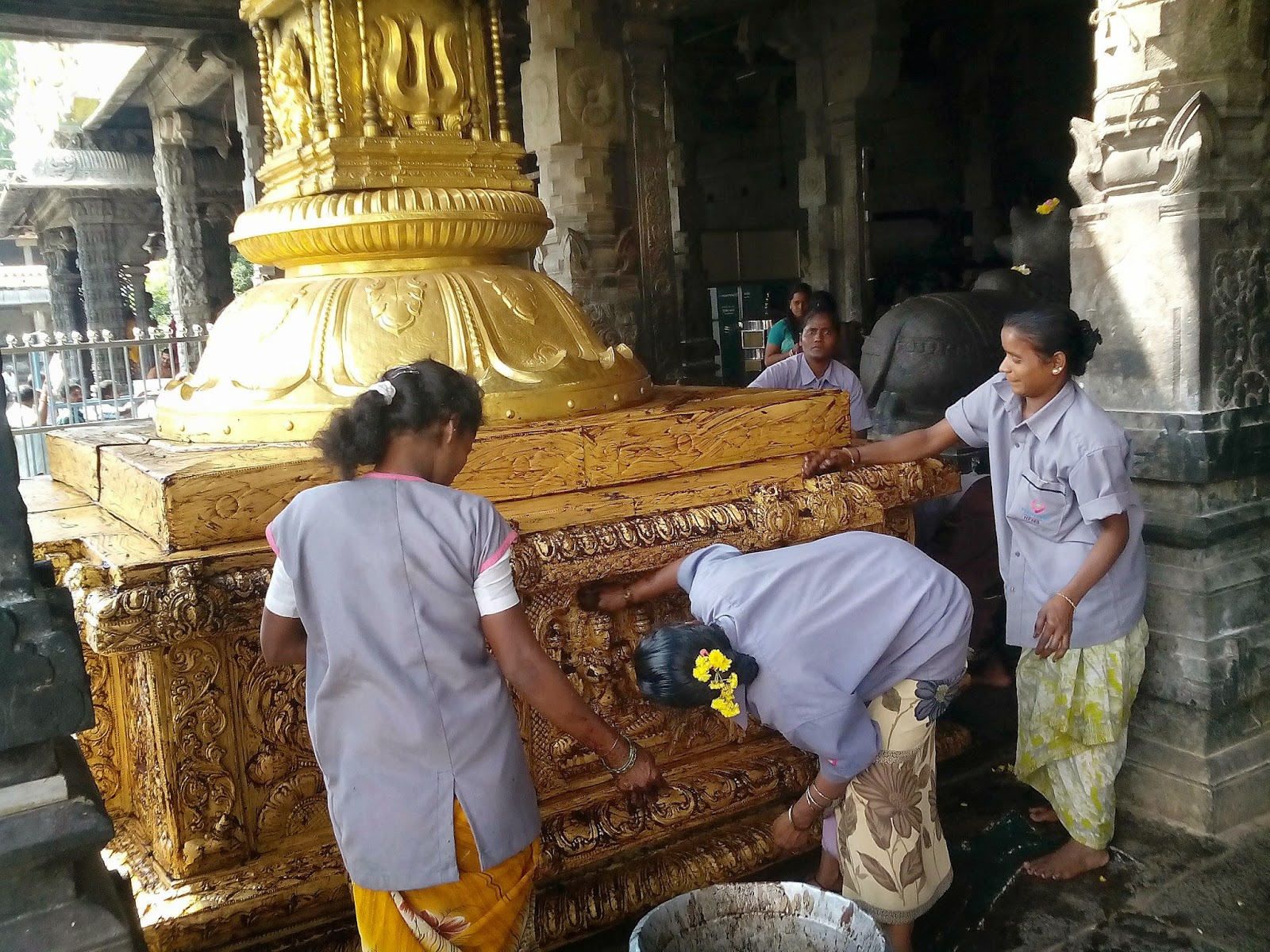 2014 Karthigai Deepam -- Temple Preparations - ARUNACHALA GRACE