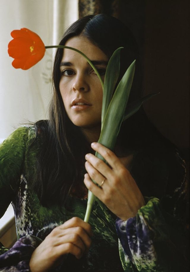 40 Beautiful Portrait Photos of Ali MacGraw in the 1960s and Early ’70s ...