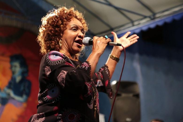 Curitiba Deluxe - Blog: Mãe Orminda lança seu primeiro álbum em show no ...